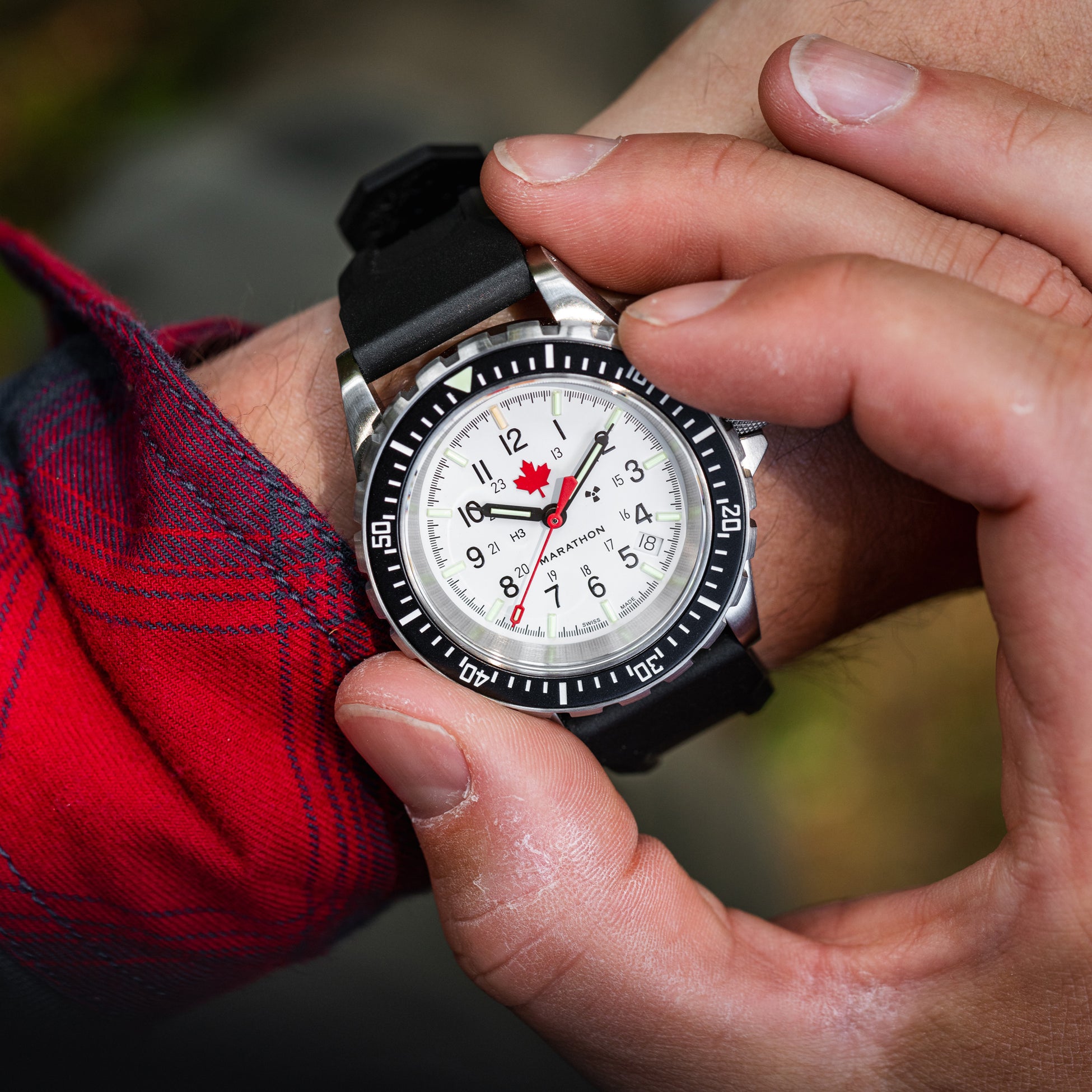 41mm Arctic Red Maple Large Diver's Automatic (GSAR) – Marathon Watch