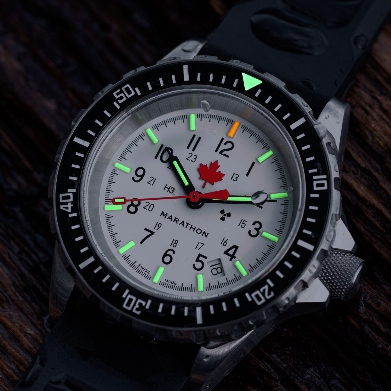 41mm Arctic Red Maple Large Diver's Automatic (GSAR) – Marathon Watch