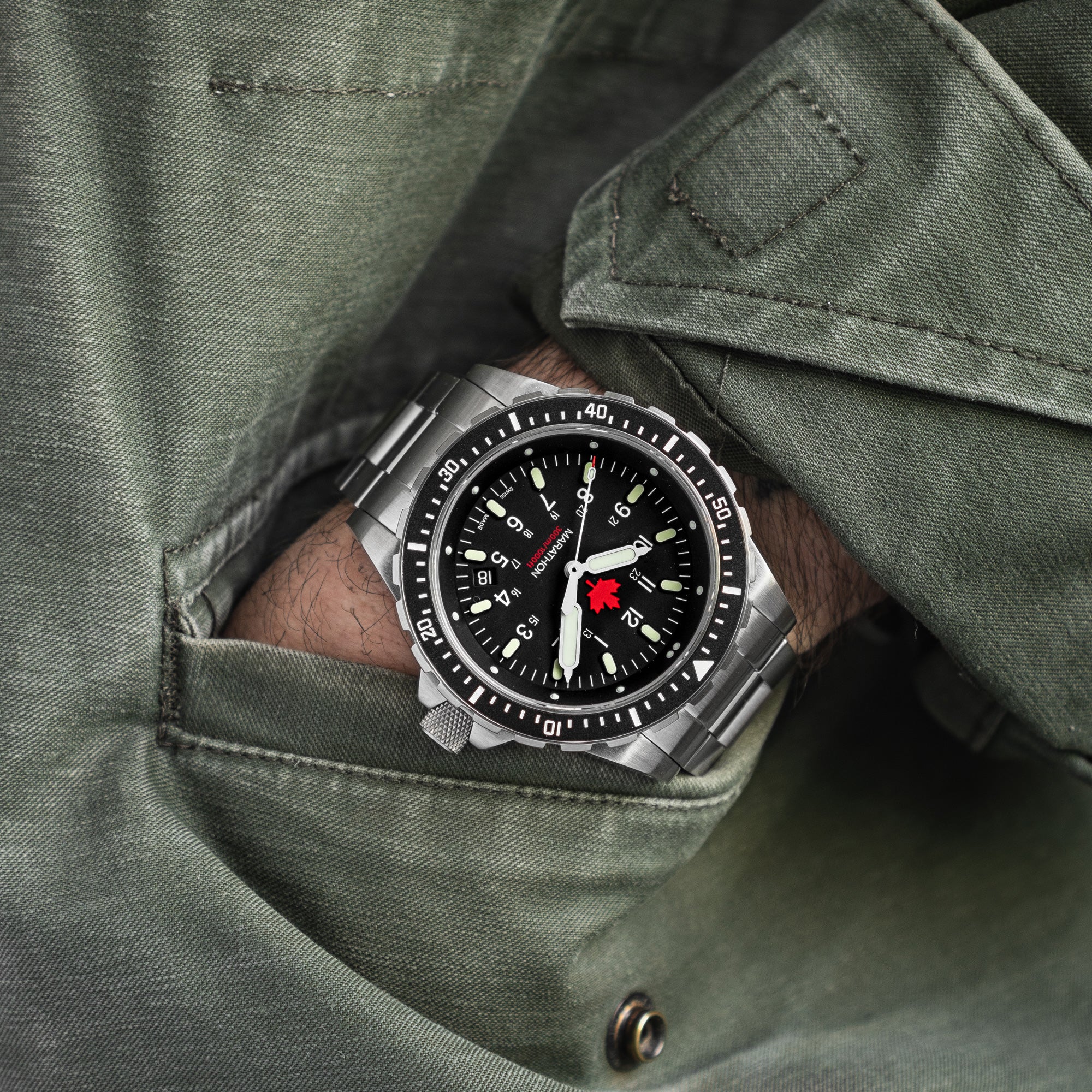 46mm Red Maple Jumbo Diver's Quartz (JSAR) with Stainless Steel Bracel ...